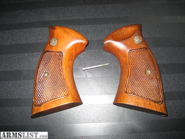 ARMSLIST - For Sale: Smith & Wesson 686 Original Wood Grips Can Ship